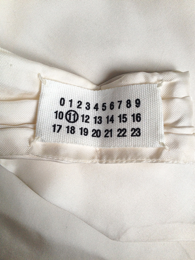 Maison Martin Margiela 11 white shawl — fall 2005 - VANIITAS Maison Martin Margiela 11 white shawl — fall 2005 - VANIITAS