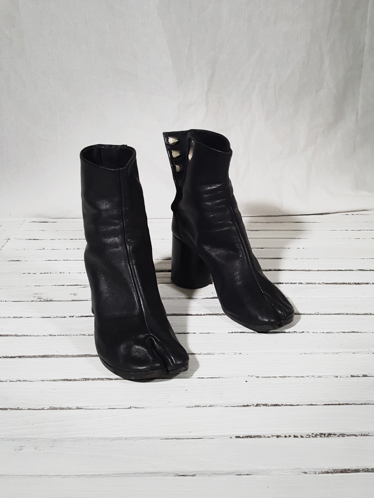 Maison Martin Margiela black leather tabi boots with block Maison Martin Margiela black leather tabi boots with block