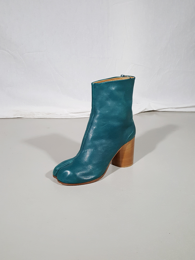 Maison Martin Margiela green tabi boots with wooden block Maison Martin Margiela green tabi boots with wooden block