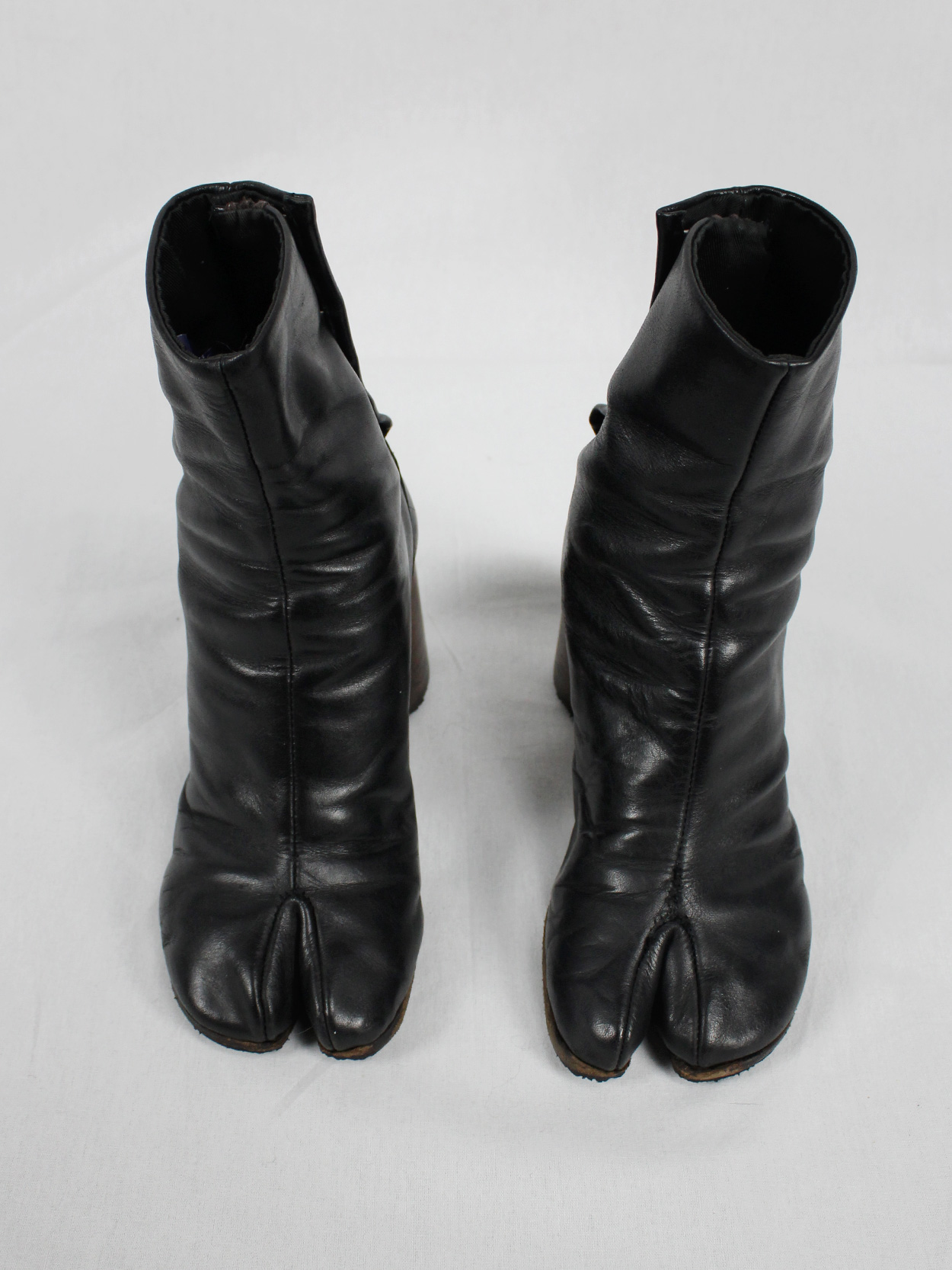 Maison Martin Margiela black tabi boots with round wooden Maison Martin Margiela black tabi boots with round wooden