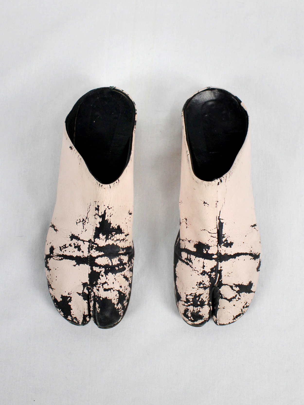 Maison Martin Margiela black tabi slippers painted in light Maison Martin Margiela black tabi slippers painted in light