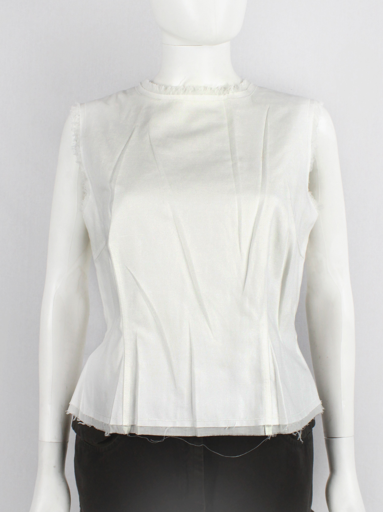 Maison Margiela white wrinkled top 'reproduction of a series Maison Margiela white wrinkled top 'reproduction of a series