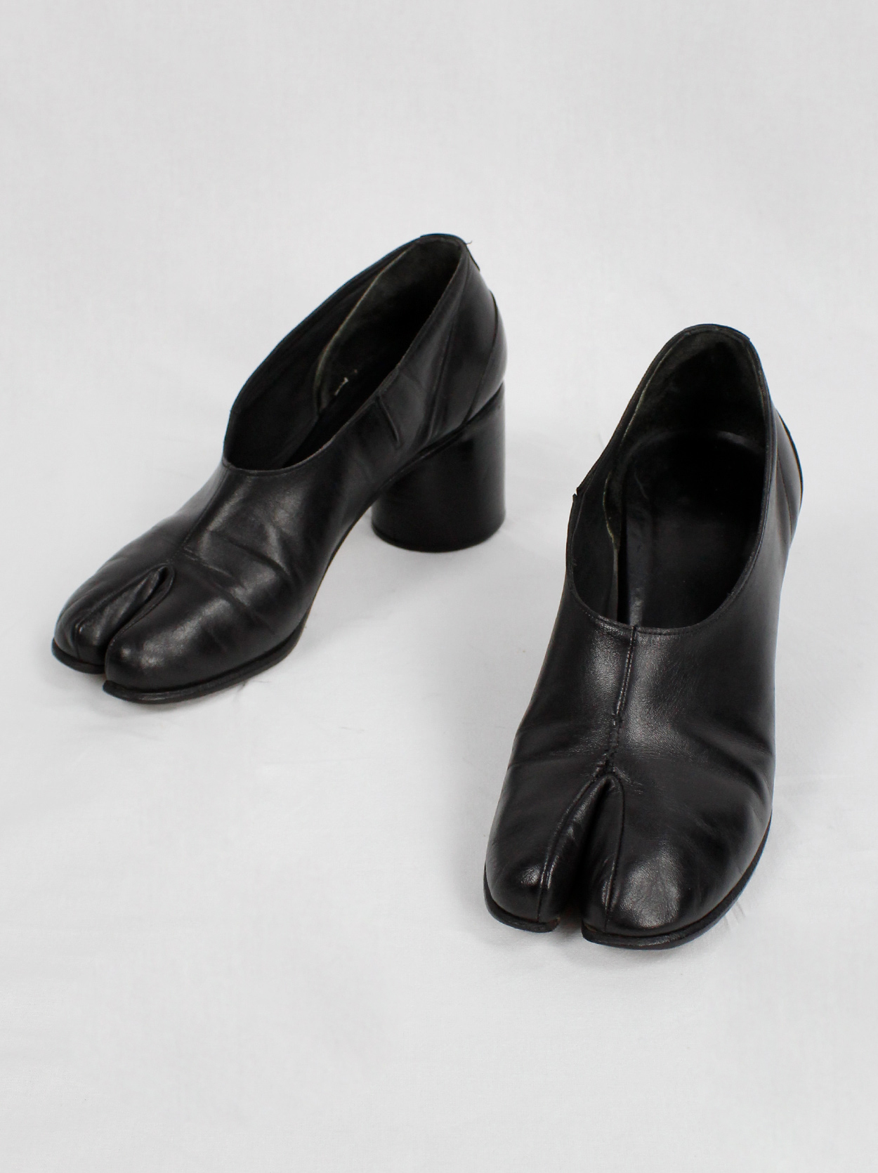 Maison Martin Margiela black tabi pumps with cylinder heel Maison Martin Margiela black tabi pumps with cylinder heel