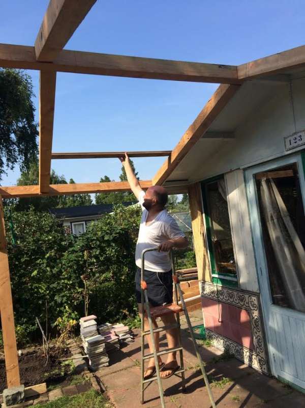 Een bijzonder huisje van stro, leem & riet - VTV Blijdorp