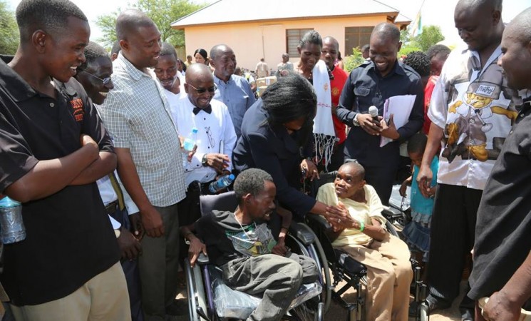 Tanden yatoa misaada ya vifaa tiba na nguo Shinyanga – Umoja ni Nguvu