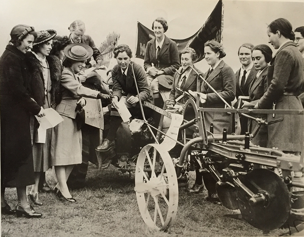 WW2 Photo: Britain's Land Girls make first appearance in London - Women ...