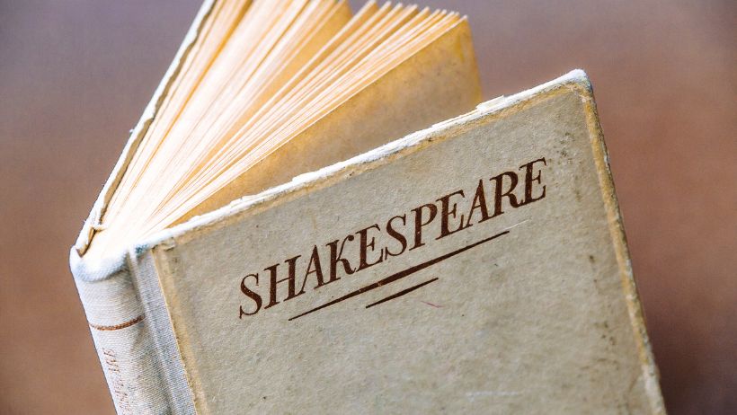 A beginner’s guide to read Shakespeare’s works