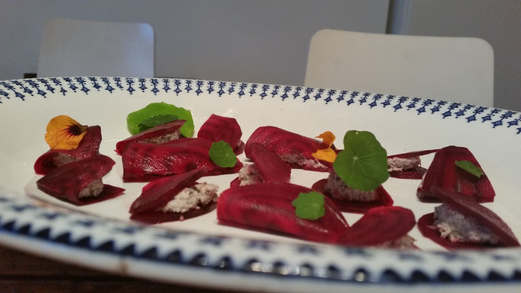 Raw beetroot ravioli - Yogigems