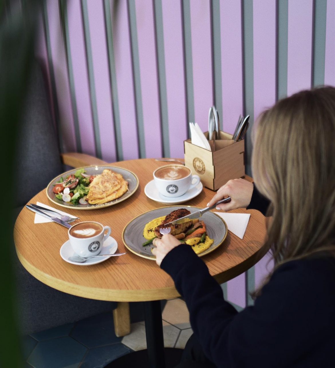 Reval Cafe on Viron suurin kahvilaketju, sillä on tusina kahvilaa - käy ...